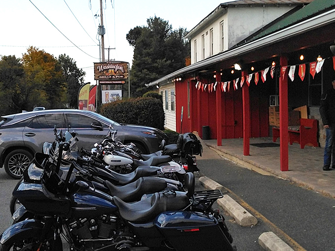 The kind of unassuming exterior that whispers "great food inside" to those who know where to look.