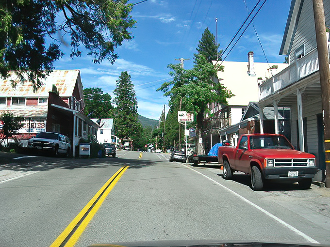 Main Street Sierra City looks like a movie set where Westerns meet Hallmark holiday films – complete with towering pines and mountains that refuse to be just background characters.