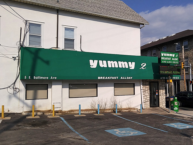 The unassuming exterior of yummy2 proves once again that culinary treasures often hide behind the most modest facades.