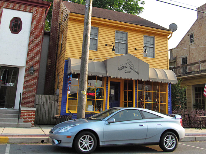 The sunny yellow facade of this Main Street cafe isn't just cheerful&mdash;it's practically announcing "good food happens here" to everyone passing by.