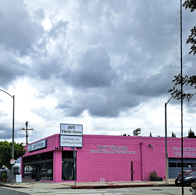 The hot pink building isn't playing hard to get &ndash; it's practically shouting "Come find treasures!" from Pico Boulevard's bustling landscape.