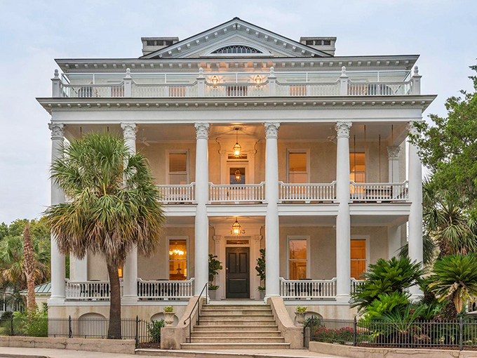 The Anchorage 1770 glows with Southern elegance as dusk approaches. Columns, porches, and palm trees&mdash;the architectural equivalent of a perfect mint julep.
