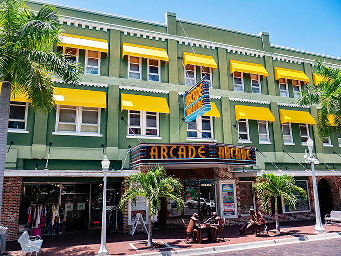 The historic Arcade Theatre's vibrant fa&ccedil;ade and vintage marquee transport you to an era when going to the movies was an event worth dressing up for.