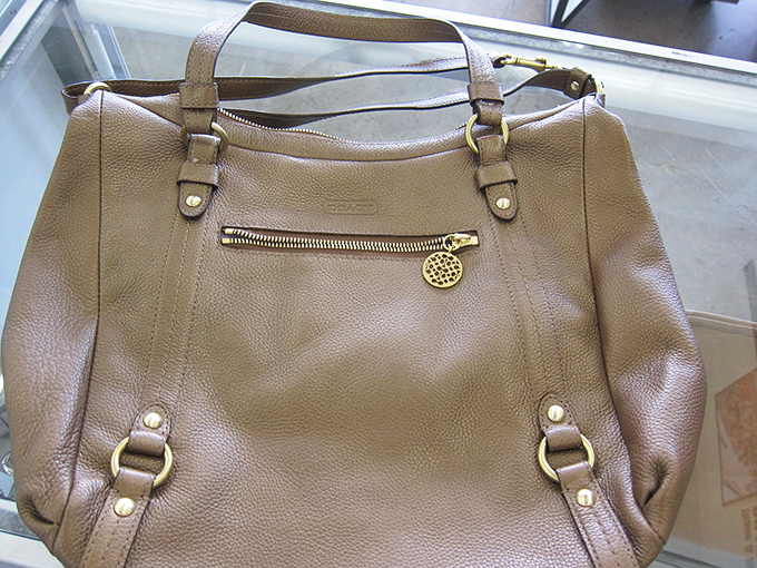 Designer bags without designer prices. This leather beauty has plenty of life left for carrying your essentials—or someone else's secrets.