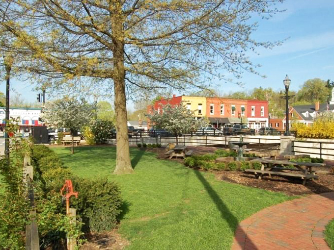 Bell Street Park offers the perfect picnic spot with a view of downtown's historic buildings&mdash;just add sandwich and prepare for small-town serenity. 