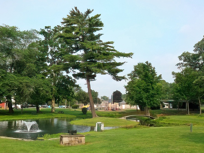 Burgess Park's fountain creates the perfect soundtrack for an afternoon of reading, reflection, or plotting your affordable retirement.