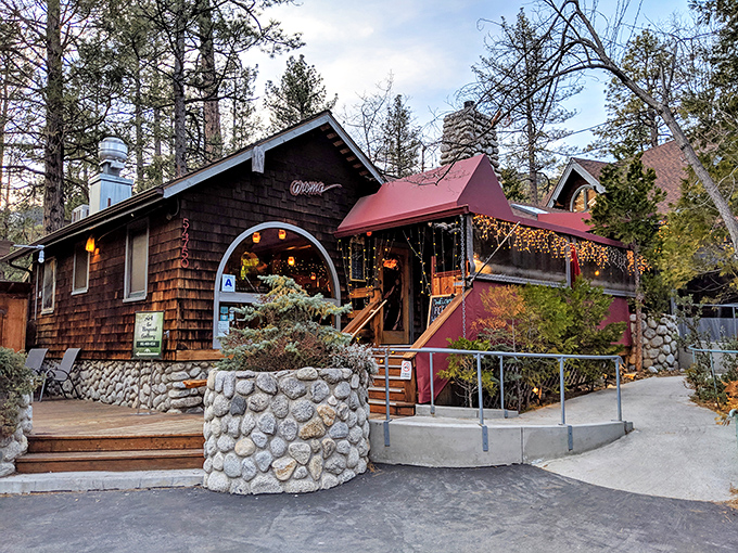 Caf&eacute; Aroma glows with mountain hospitality. Those twinkling lights aren't just decoration&mdash;they're a beacon for hungry hikers and locals alike.