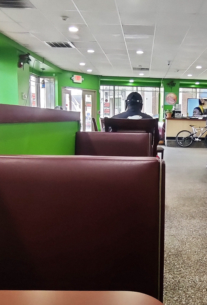 Classic diner booths where seafood memories are made. The brown vinyl has witnessed countless "first bite" faces—that wide-eyed look when someone discovers Foose's magic.