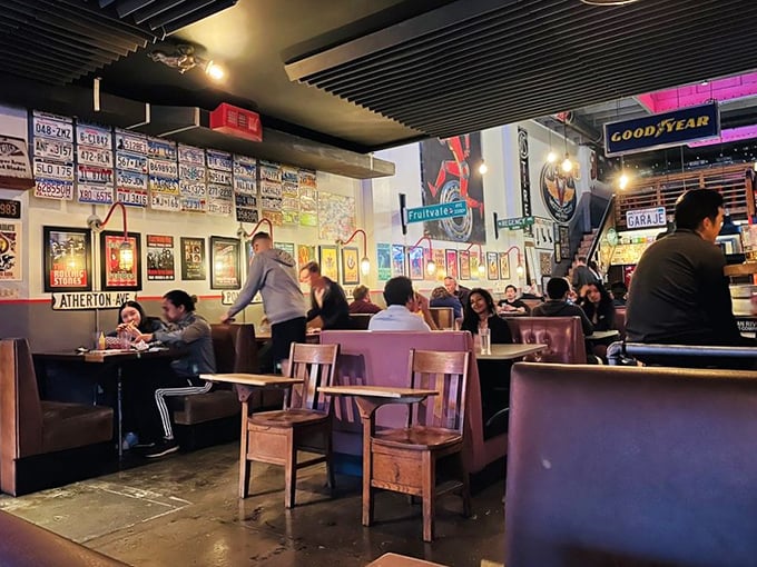 Happy diners proving that good food is the ultimate social equalizer &ndash; everyone's equal before a zapato.