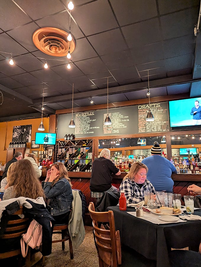 A packed house is the norm, not the exception &ndash; locals know to arrive early or embrace the wait as part of the experience.