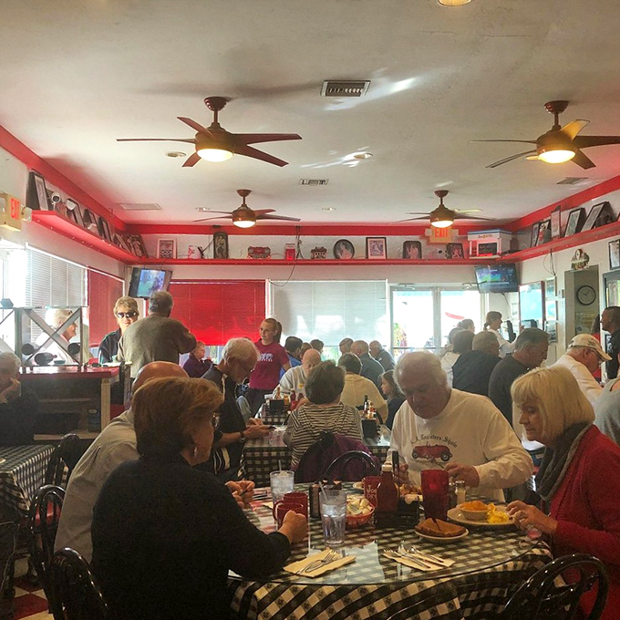 The breakfast crowd that knows where the real action is &ndash; forget trendy, these folks want tasty.