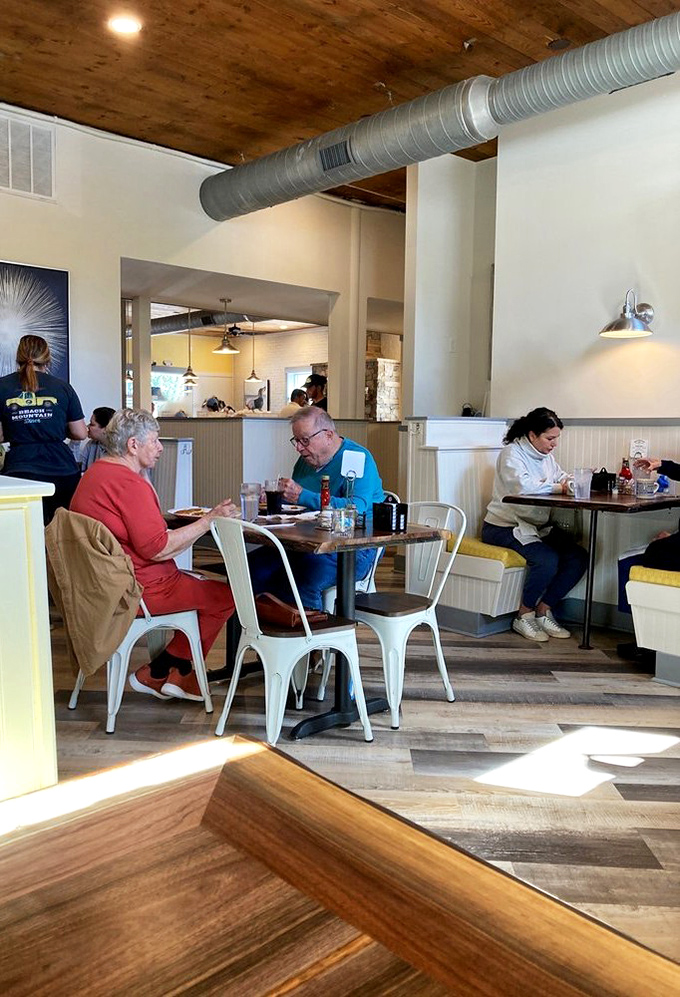 Locals know the best conversations happen over coffee cups and breakfast plates. These tables have heard more mountain stories than most tour guides.