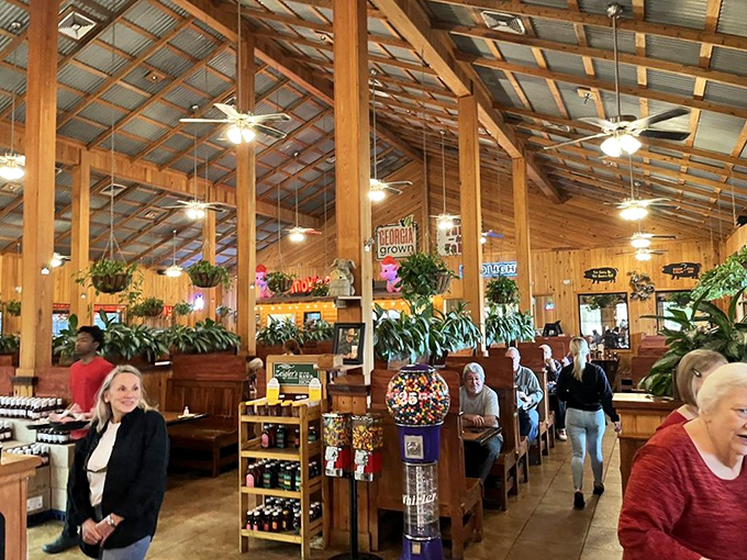 When a restaurant is this busy, you know you've found the real deal. These folks aren't just eating dinner&mdash;they're having an experience.