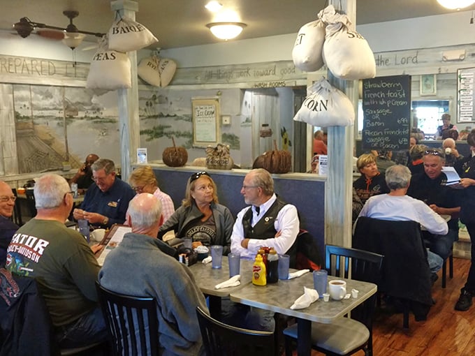 These folks aren't just eating—they're participating in a delicious democracy of comfort food appreciation.