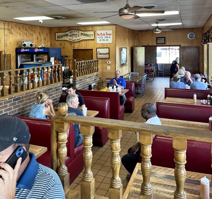 Where strangers become neighbors over shared meals. These booths have hosted first dates, business deals, and family celebrations since before Instagram existed.