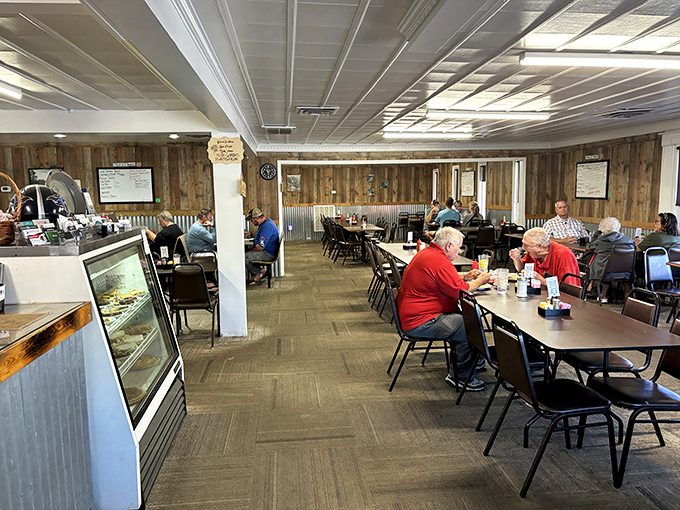 The lunch crowd knows what's up&mdash;this isn't their first rodeo with Rose Garden's home cooking, and it certainly won't be their last.