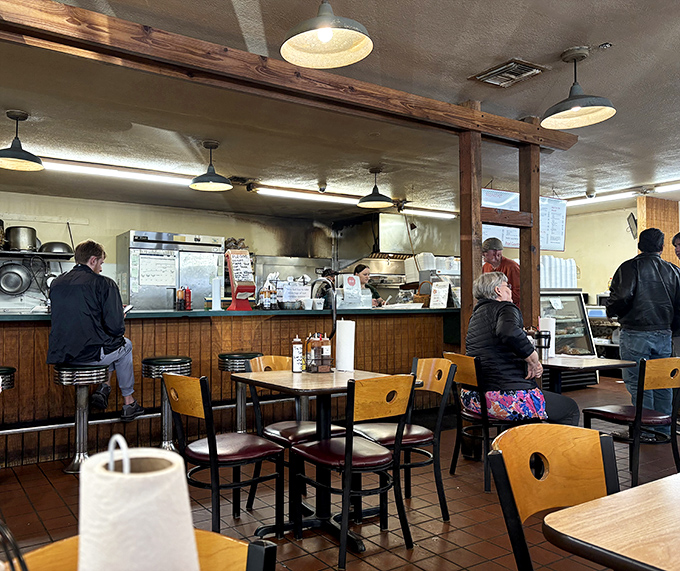 Counter culture at its finest&mdash;where locals and travelers rub elbows while waiting for smoky treasures from the kitchen.