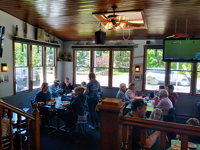 Where locals gather to share stories and excellent food. That warm buzz of conversation is the soundtrack to Ohio's everyday joy.