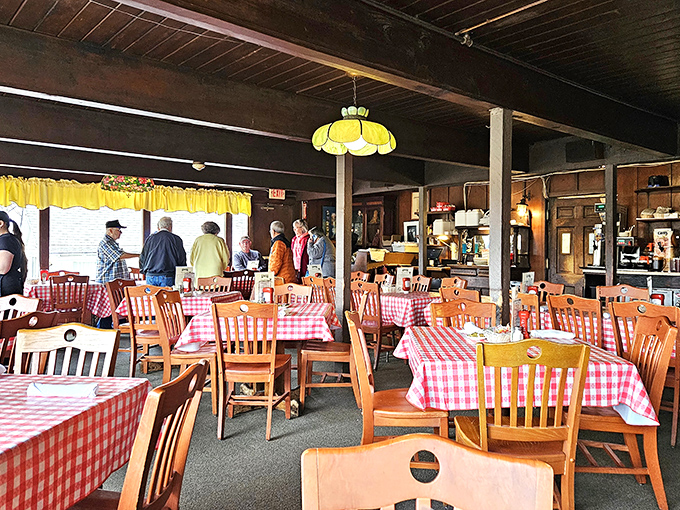 The dining room feels frozen in time&mdash;in the best possible way. No designer touches here, just decades of satisfied diners and delicious memories.