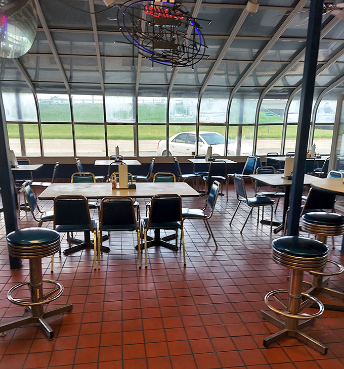 The curved window section offers prime people-watching with your prime rib. Comfort food deserves comfortable surroundings.