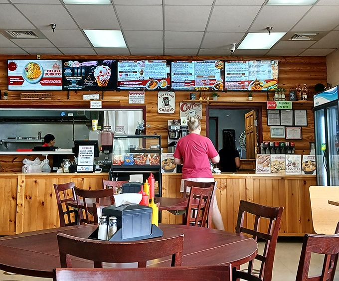 The beating heart of any good flea market&mdash;a place to refuel and swap treasure-hunting stories while planning your next aisle expedition.