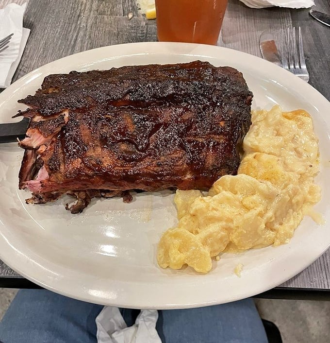 Fall-off-the-bone ribs paired with creamy mac and cheese&mdash;the kind of plate that makes conversation stop and appreciative noises begin.