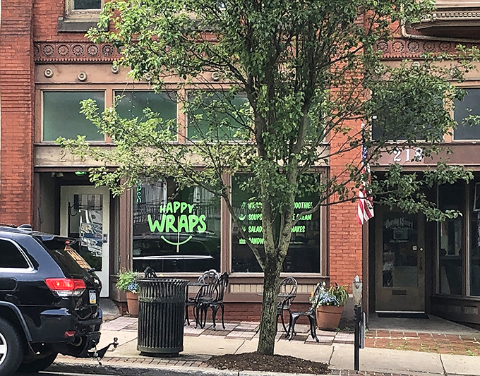 Happy Wraps' cheerful storefront proves that good food doesn't need fancy digs&mdash;just a welcoming atmosphere and a clever name.
