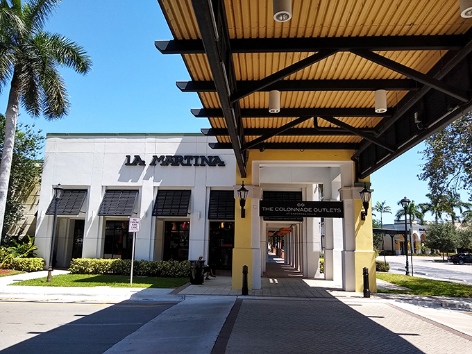 La Martina welcomes shoppers with architectural details that whisper "you're not in a regular mall anymore." The palm trees are just showing off.