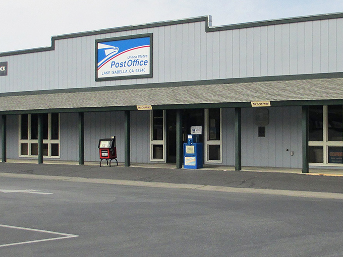 Even the post office has mountain views&mdash;making "going to mail a package" an excuse for sightseeing in Lake Isabella.