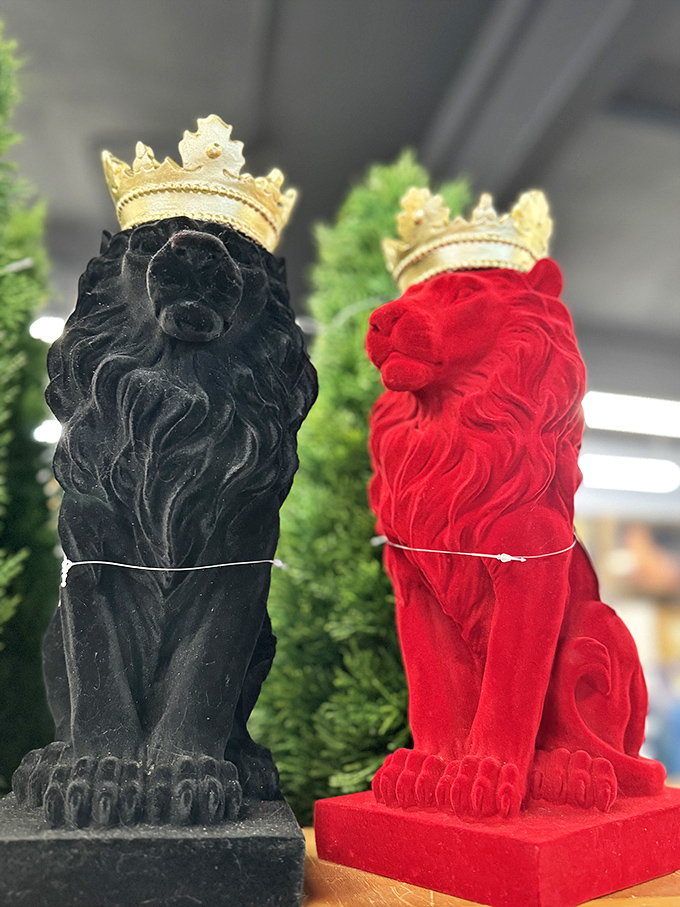 Regal lion statues standing guard, ready to add majestic drama to your garden kingdom.