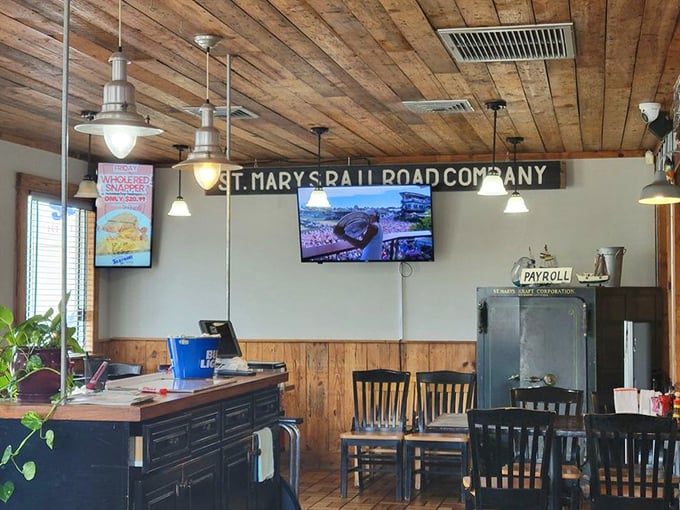 Wooden ceiling beams and simple d&eacute;cor let you know you're in a place that prioritizes what's on your plate over what's on the walls.