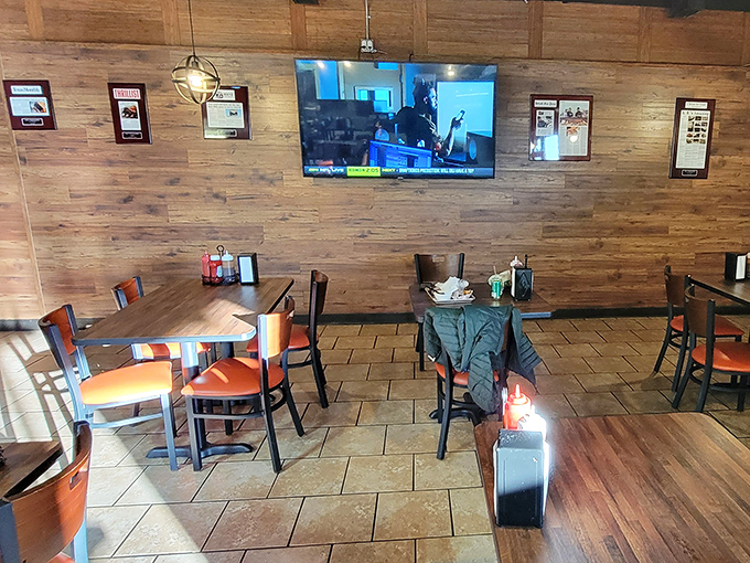 Rustic wood paneling and simple furnishings create the perfect backdrop for serious eating. No distractions&mdash;just you, your food, and pure bliss.