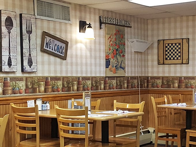 Country charm without the kitsch – just simple wooden chairs, warm walls, and the promise of good food served without pretense.