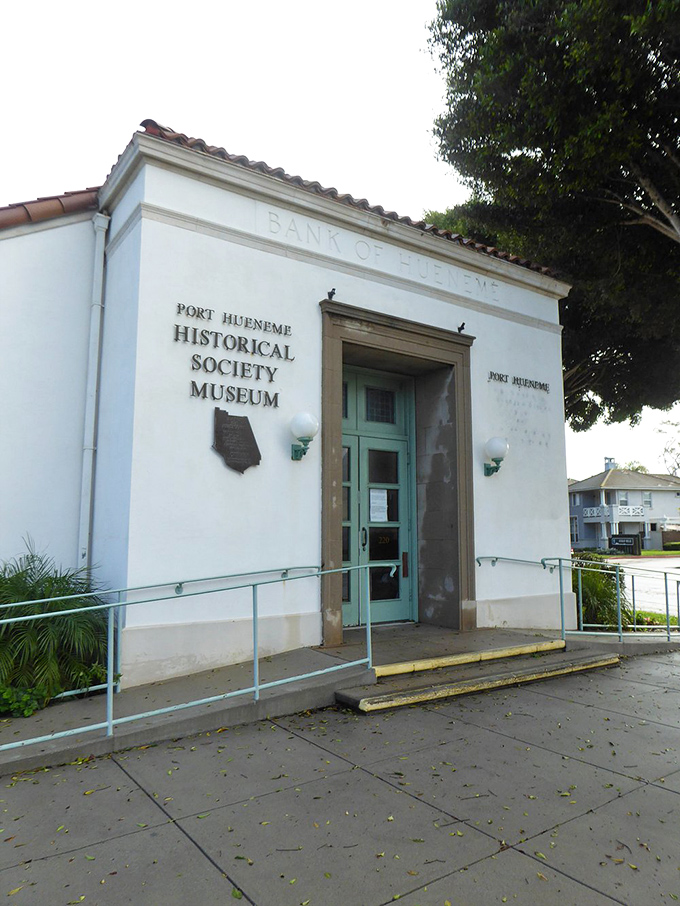 The Historical Society Museum's charming fa&ccedil;ade reveals its banking past. This architectural time capsule now safeguards stories instead of savings accounts.