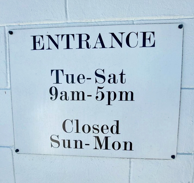 Tuesday through Saturday, 9am to 5pm&mdash;mark your calendars for these treasure-hunting hours. The early bird gets the vintage worm!
