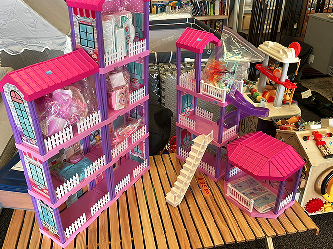 Dollhouses that would make HGTV designers weep with envy at these architectural bargain masterpieces.