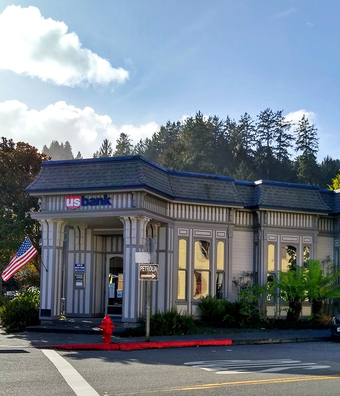 Even the local bank branch got dressed up for the Victorian party&mdash;complete with period-appropriate columns and a patriotic flair.