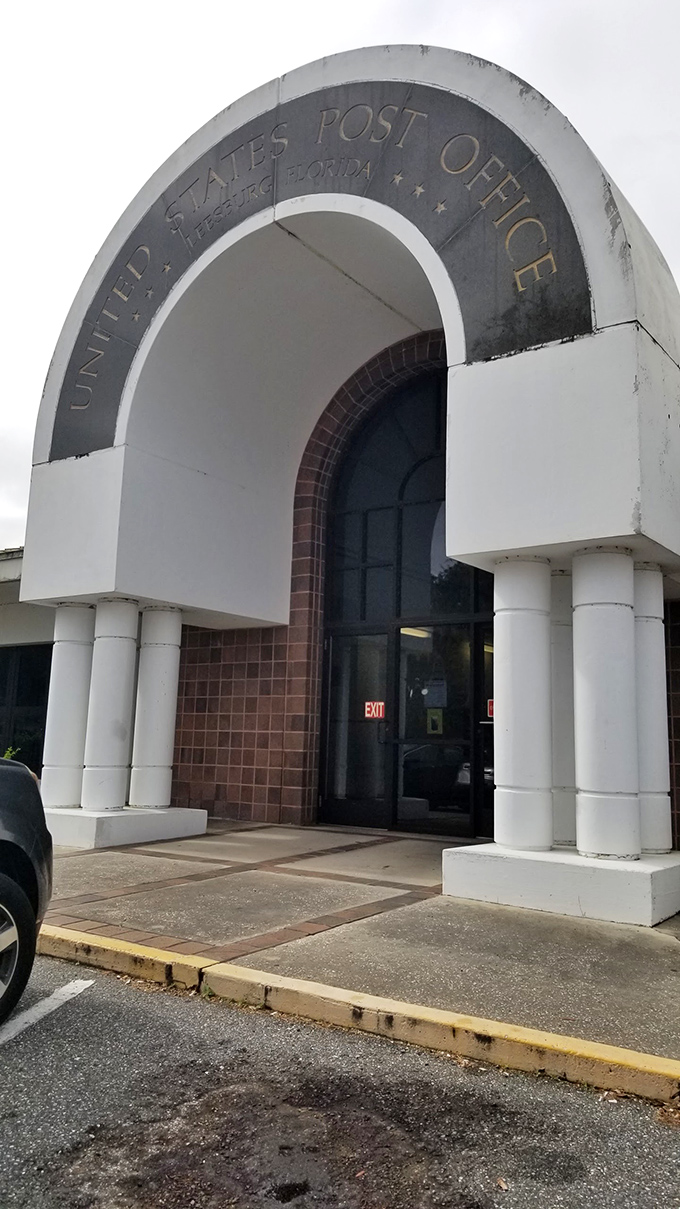 Even the post office has architectural character in Leesburg. Mailing postcards to freezing northern friends has never felt so satisfying.