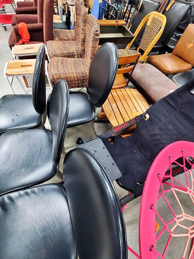The chair convention has commenced! Mid-century meets modern meets "what era is that from?" in this sitting arrangement free-for-all.