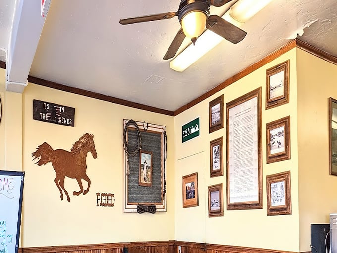 The western-themed d&eacute;cor isn't trying to impress anyone, which is exactly why it does. That horse silhouette has seen some serious breakfast enthusiasm.
