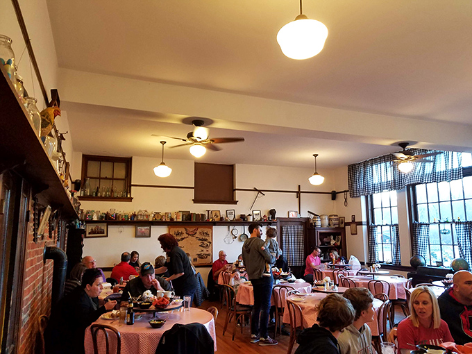 A full house of diners proves that when it comes to comfort food education, everyone wants to be front-row students.