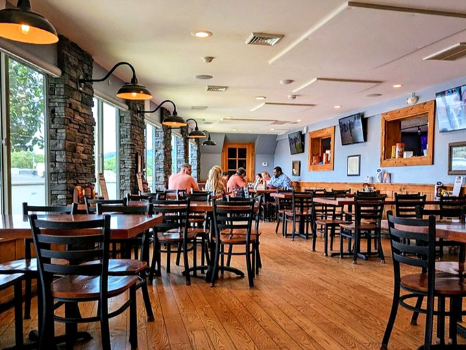 Lunchtime at Max's &ndash; where strangers become neighbors and calories don't count if you're having a good conversation.