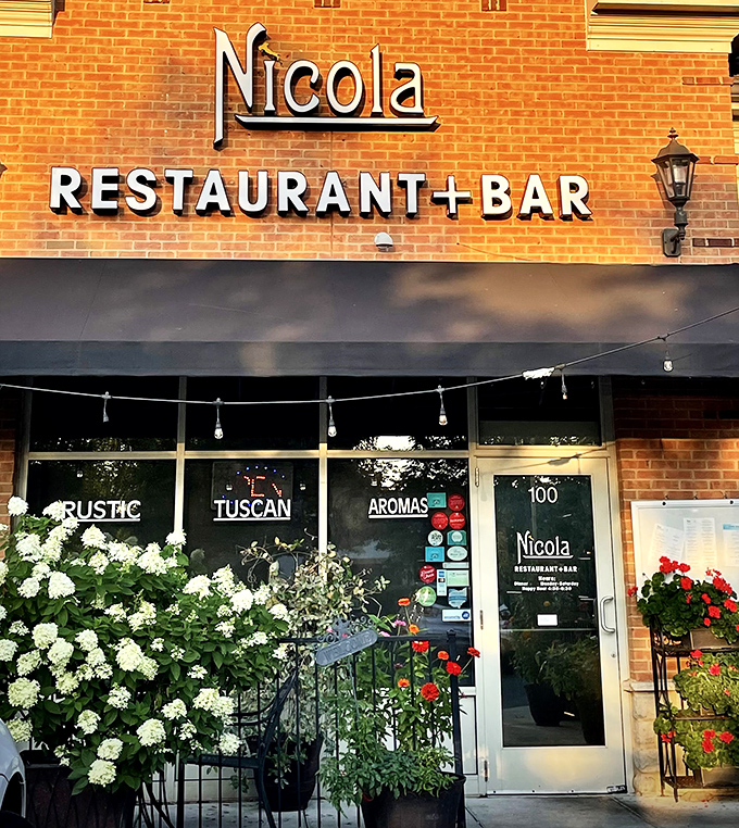 "Rustic Tuscan Aromas" promises the storefront, and for once, advertising tells no lies. Your nose will thank you before your stomach does.