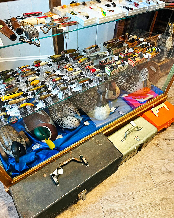 Duck decoys and fishing lures that tell tales of early mornings on misty Tennessee lakes &ndash; nostalgia you can display.