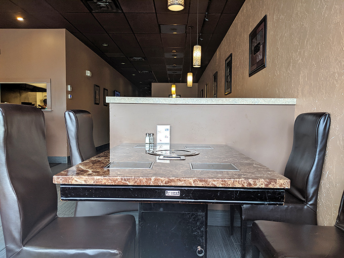 Marble-topped tables and leather chairs create the perfect stage for the star attraction—seafood that deserves your full, undivided attention.