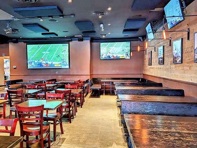 The dining room waits patiently for the lunch rush – those tables will soon be filled with people having religious experiences over brisket.