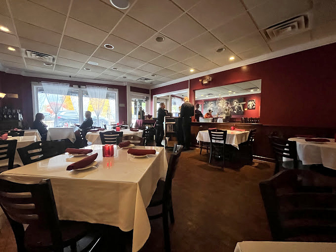 The dining room hums with conversation and the promise of meals that will become memories. No Instagram filter needed for this ambiance.