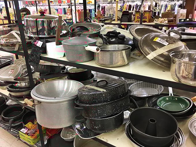 Cast iron, stainless steel, and non-stick treasures galore. Professional chefs might shop retail, but the clever ones are digging through these culinary gems.