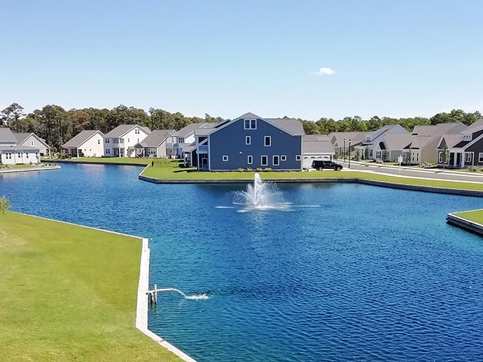 Beaufort's waterfront boardwalk brings together fresh seafood, sailing boats, and coastal charm.