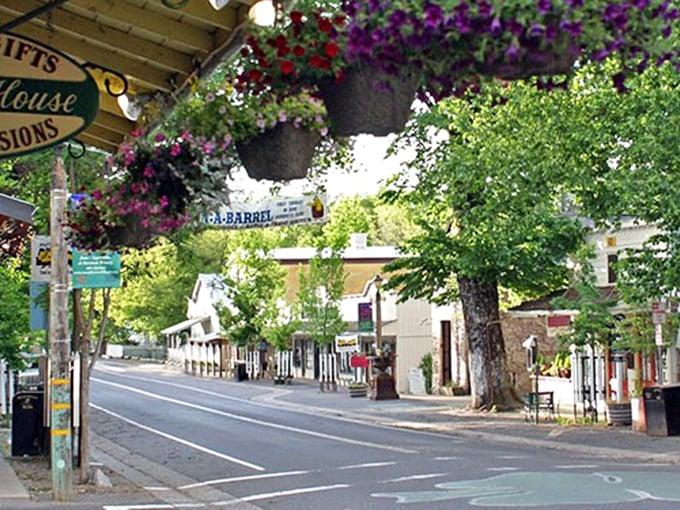 Murphys' Gold Country charm shines in its historic downtown, where wine tasting has replaced gold panning as the activity of choice.